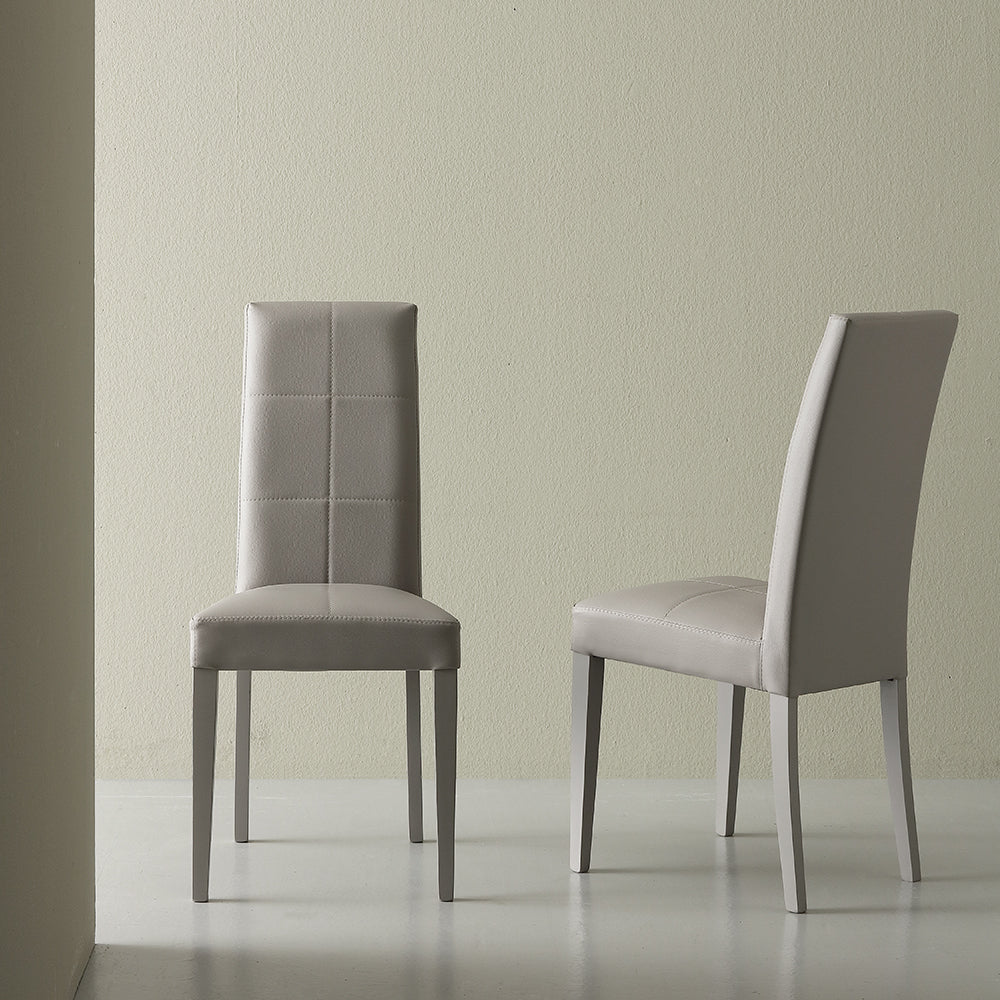 Sedia design da salotto in ecopelle grigio ghiaccio schienale alto ...